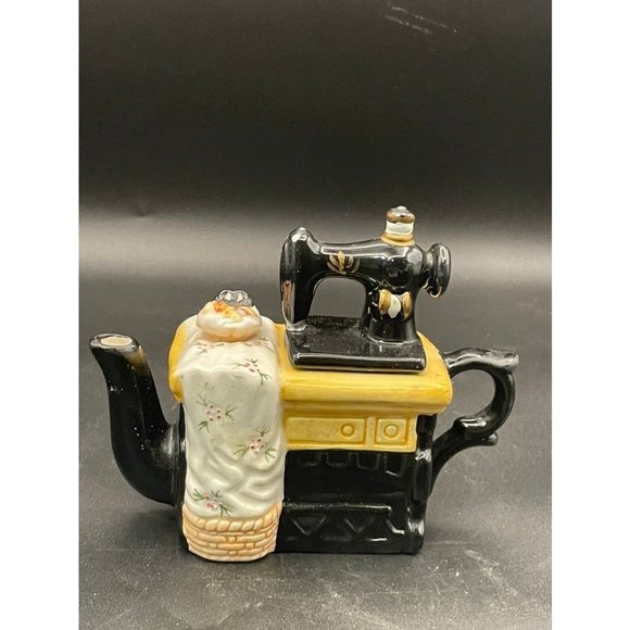 world bazaar | Kitchen | World Bazaar Black Gold Sewing Machine ...